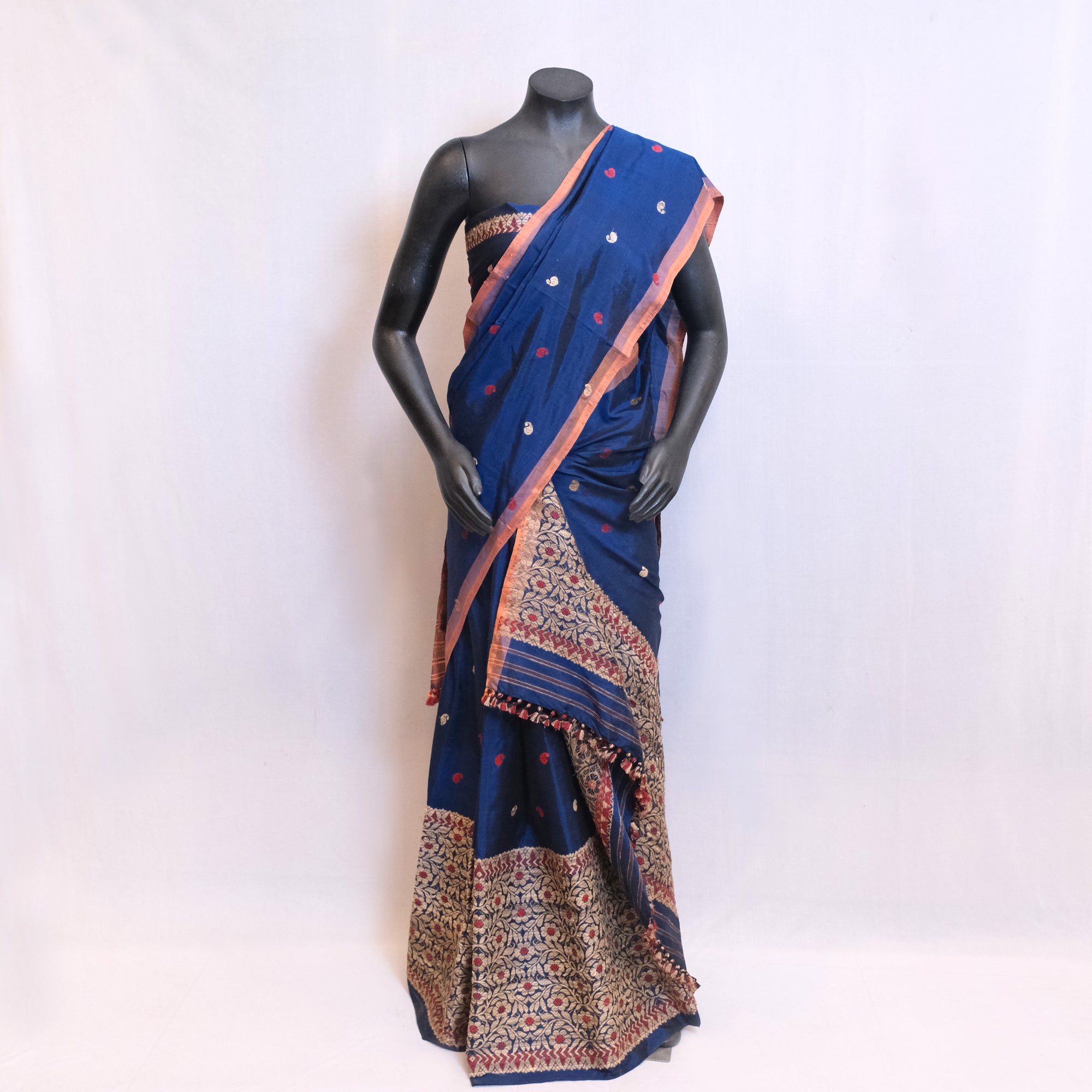 Mekhela Sadors